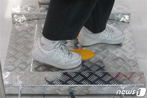 몸무게 잰다뇨 화들짝 항공기 승객들비공개 측정에 안도 뉴스1