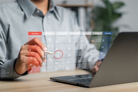 시간 관리 개념입니다 약속 알림 및 회의 의제를 강조 표시 인터페이스의 일정에서 사업가는 효과적인 작업을 위해 시간을 관리합니다 원형에 대한 스톡 사진 및 기타 이미지