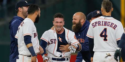 Astros Win In 10th On Padres Blunder
