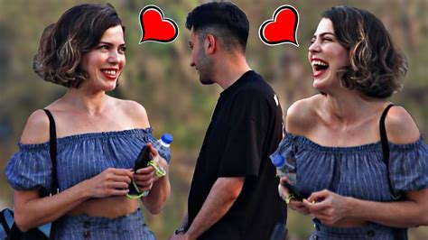 UTANGAÇ OLUP İLK GÖRÜŞTE AŞK ŞAKASI İLE GÜZEL KIZ TAVLAMAK YouTube