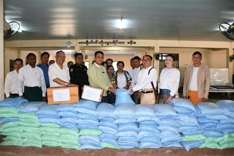 ဧရာဝတီတိုင်းဒေသကြီး အစိုးရအဖွဲ့ဝန်ကြီးချုပ် ဦးတင်မောင်ဝင်းနှင့်အဖွဲ့ ဘိုကလေးပညာရေးဒီဂရီကောလိပ