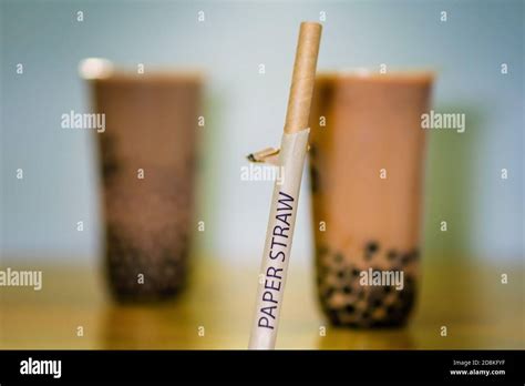 Use A Eco Friendly Brown Paper Straw To Drink Pearl Milk Tea