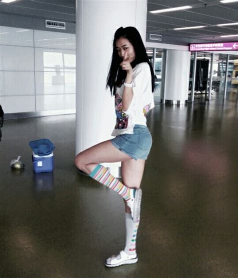 长筒袜搭凉鞋！最美女篮队员秀大长腿