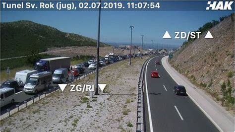 Teška nesreća u tunelu Sveti Rok u smjeru Zagreba ozlijeđene najmanje