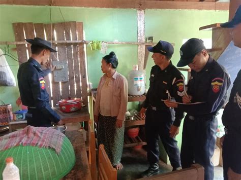 ဆင်ပေါင်ဝဲမြို့ မီးသတ်တပ်ဖွဲ့ဝင်များမှ မင်းအောင်ရပ်ကွက်၌ မီးဘေးအန္တရာယ