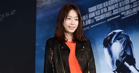 포토 강예원 가녀린 각선미