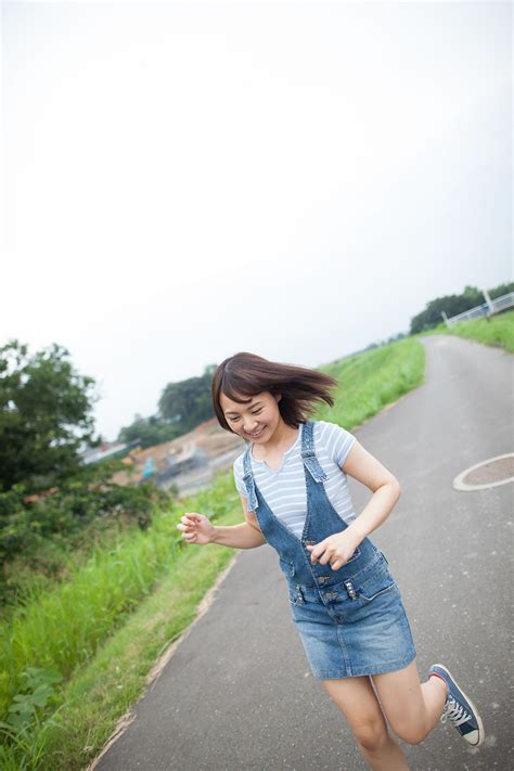 前園まみこ《牛仔裙诱惑比基尼》 Minisukatv 写真集 微图坊