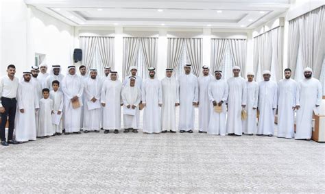 بتوجيهات حاكم أم القيوين ماجد بن سعود يسلم المواطنين مفاتيح مساكنهم