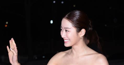 [포토엔]전혜빈 한겨울에도 가슴라인 드러난 노출 드레스 Kbs연기대상