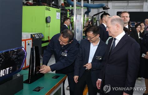 상하이 독일 기업 방문한 숄츠 총리 연합뉴스