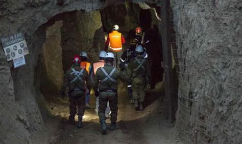 Rescatan A Uno De Tres Mineros Atrapados En Chile Primera Hora