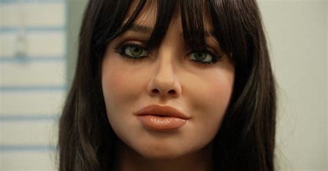 외로운 사람들로봇과 사랑에 빠질 수 있을까