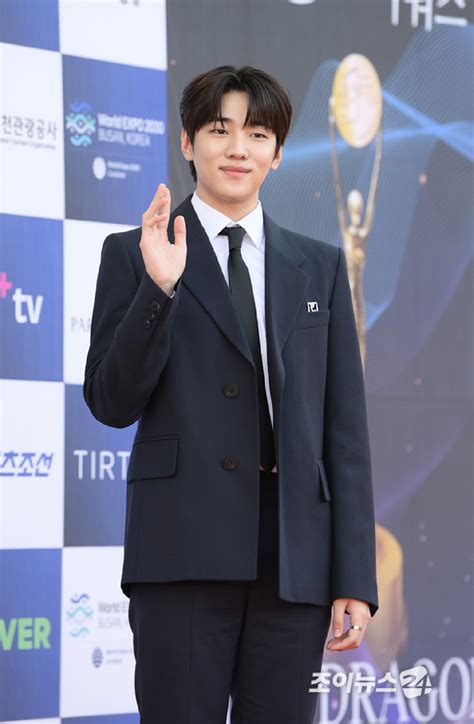 청룡시리즈어워즈 나의 계절에게 박재찬 인기스타상xost상 2관왕