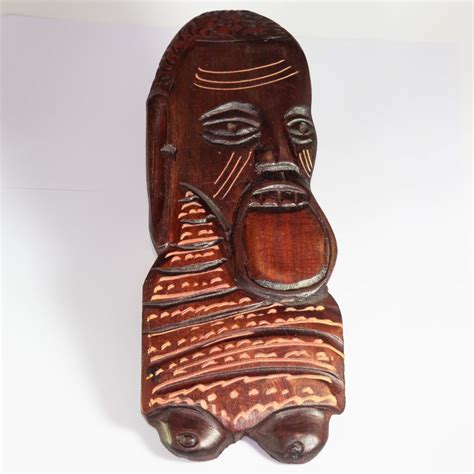 Bajo Relieve En Madera De Mujer Mursi El Desván Del Mundo