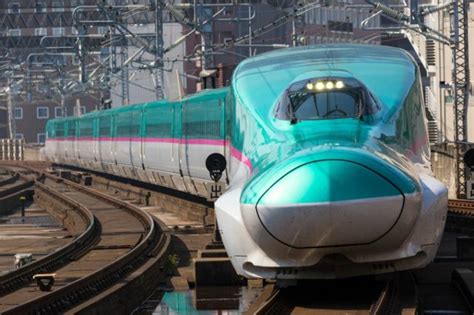 E5系初のフルラッピング新幹線「magical Journey Shinkansen」10月から期間限定で運行 ディズニーシー「ファンタジー