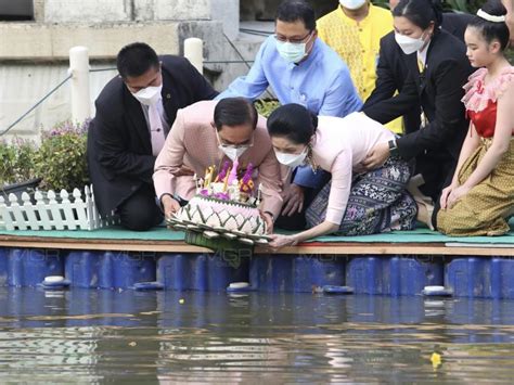 Photo Gallery นายกฯ นำ ครม ลอยกระทง อธิษฐานขอให้ประเทศไทยมีความสุข หมดทุกข์หมดโศก หมดโรคหมดภัย