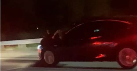 Eski Eşi Düzceden Hendeke Kadar Kaput üstünde Götürdü Yaşam Haberleri