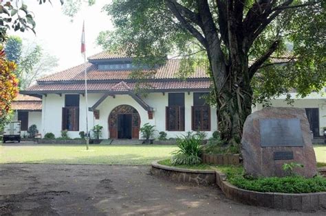 10 Bangunan Bersejarah Di Bandung Menyimpan Cerita Seputar Bandung Di
