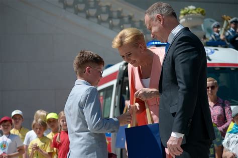 Prezydent Duda odznaczył medalami młodych bohaterów