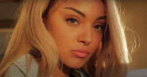 Wejdene La chanteuse d Anissa révèle enfin son âge Purepeople