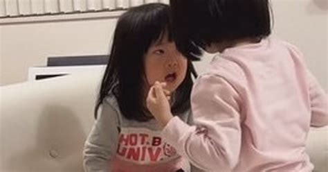 4歳姉が習い事でウッカリ→3歳妹の“ド正論すぎる”お説教→効かずあおる姉 爆笑の一コマに「大人な会話！」「かわいい～！」（2 2 ページ