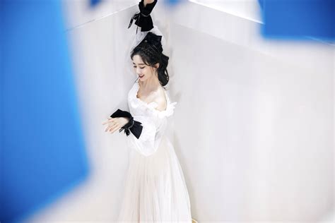 陈欣予化身迪士尼在逃公主 梦幻百变解锁时尚新风度 360娱乐，你开心就好