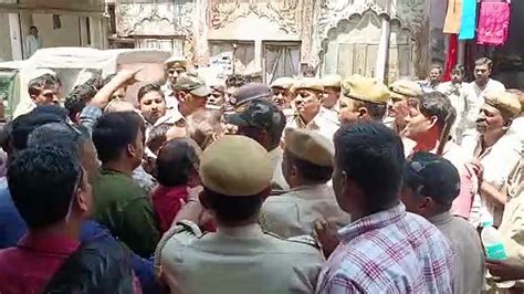 अतिक्रमणों पर छिड़ी रार पुलिस व व्यापारियों के बीच धक्का मुक्की आपस में भिड़े Video Dailymotion