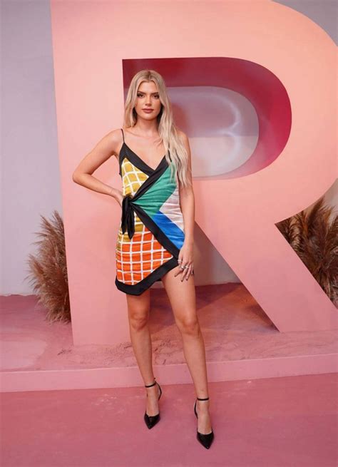 Alissa Violet Outfits Style And Looks K4 Fashion