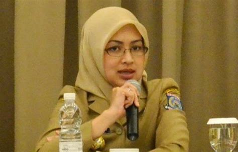 Foto Airin Rachmi Diany Cantik Berjilbab Kaya Raya Blog Cantik
