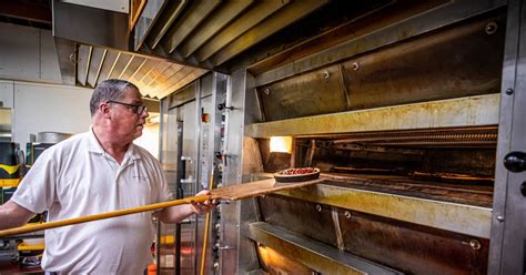 Pieter Van Assouw Al Veertig Jaar Bakker In Oirschot ‘alles Aan Broodbakken Vind Ik Leuk