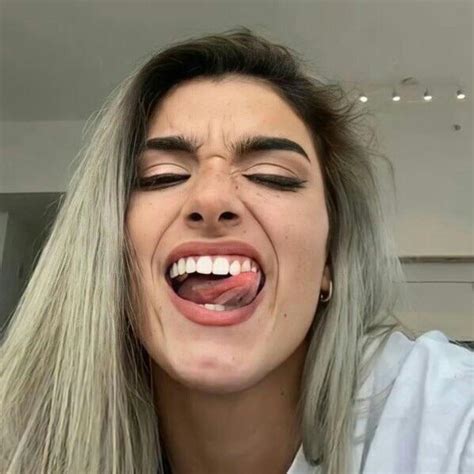 If She Was Mine Id Be Making Her Make Those Faces A Lot Scrolller