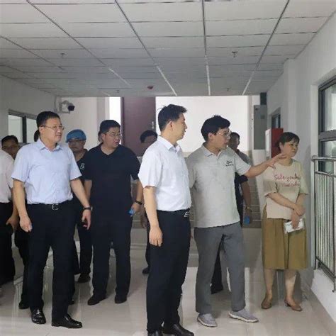 王士强调研重点项目建设企业相关