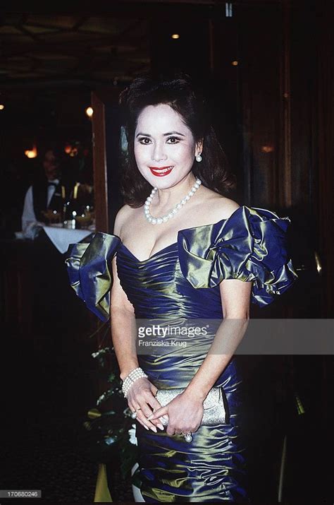 Ratna Dewi Sukarno Bei Der Benefiz Gala Der Unesco Gala Celebs Women