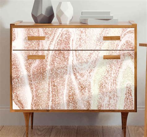 Vinilo mueble Efecto mármol rosa y dorado TenVinilo