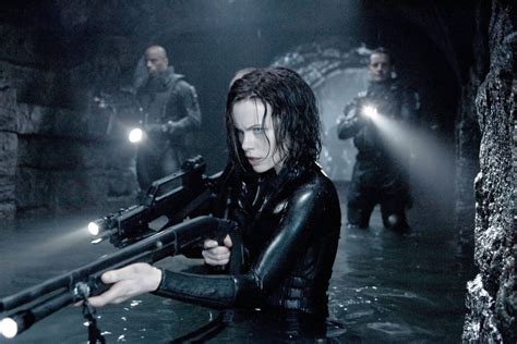 Download Kate Beckinsale In Her Signature Blue Underworld Costume