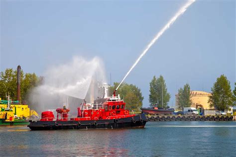 Fireboat Meaning And Translations Collins English Dictionary