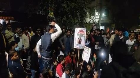 Delhi Police Detains Upsc Aspirants Protesting In Old Rajinder Nagar