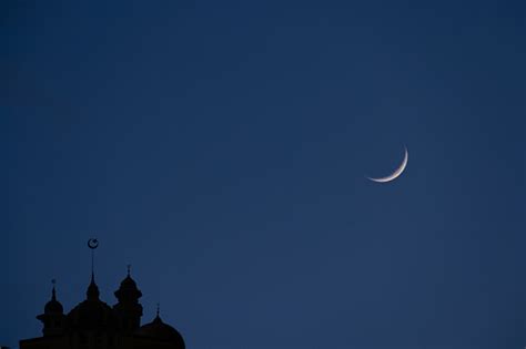 Langit Malam Dengan Bulan Sabit Dan Bintang Langit Ramadhan Kubah