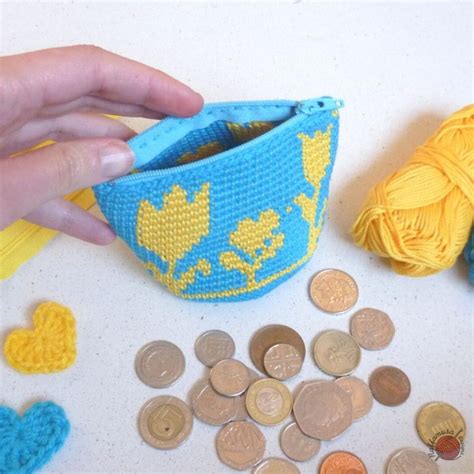 Tapestry Crochet Flowery Coin Purse • Raffamusadesigns