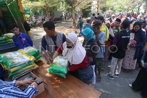 Operasi Pasar Beras Di Kota Kediri ANTARA Foto