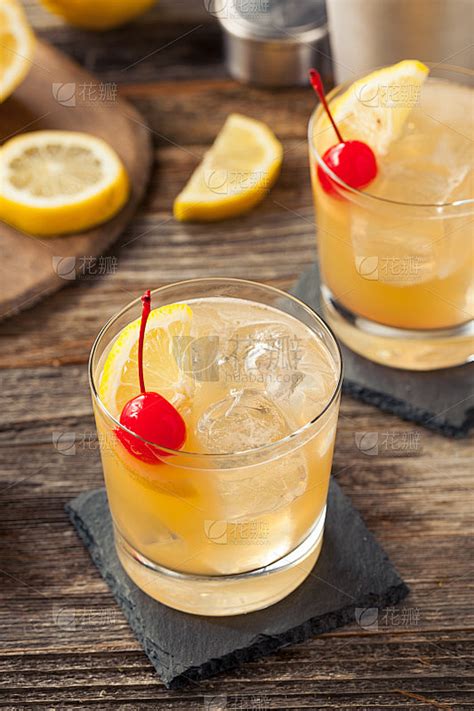 自制威士忌酸鸡尾酒饮料