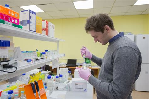 Microcapsules For Targeted Drug Delivery To Cancer Cells