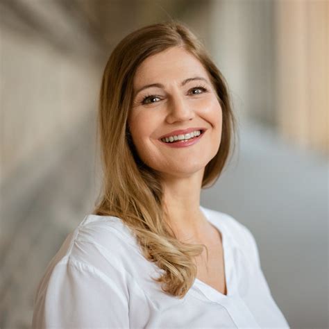 Johanni Van Oostrum Hilbert Artists Management Gmbh