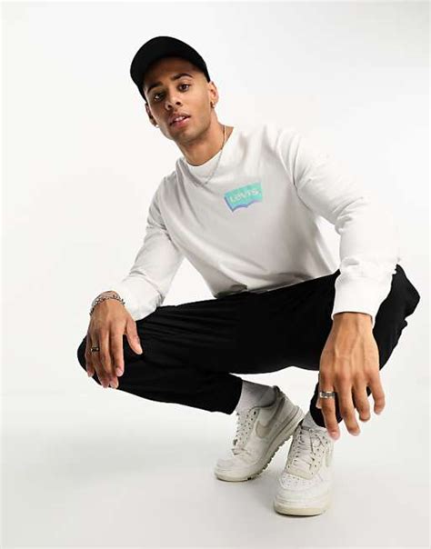 Levis Vit T Shirt Med Långa ärmar Och Bågformad Logga Asos