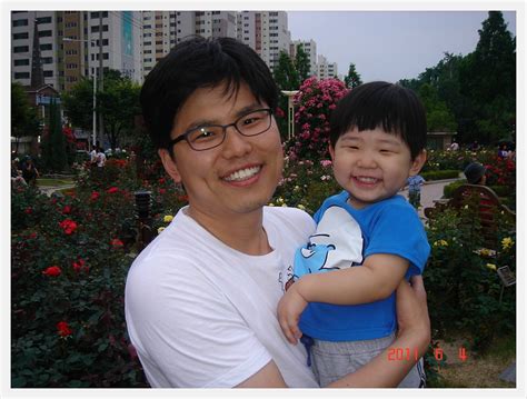 장미공원에서 손자와 함께