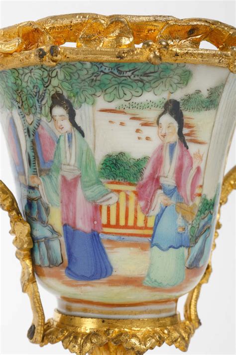 Une Paire De Vases En Porcelaine Chinoise Fin X Antikeo