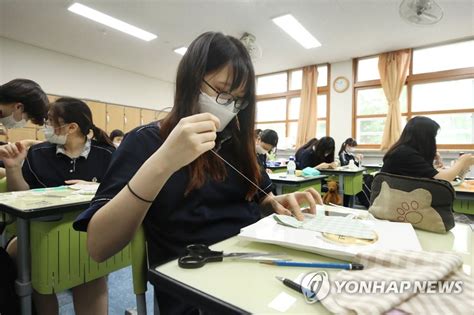 코로나19 극복 위한 봉사활동 연합뉴스