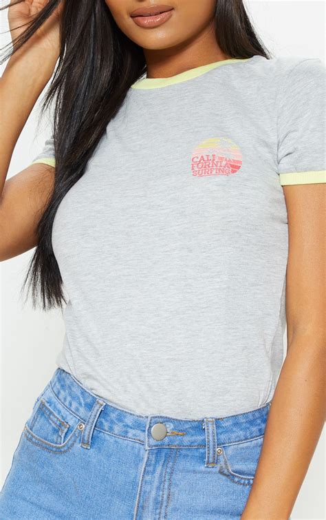 Grey Graphic Contrast Trim T Shirt Tops Prettylittlething Qa