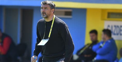 La 45 de ani Adrian Mihalcea e din nou fotbalist Pe ce poziție joacă