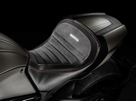 Racing Cafè Ducati Diavel Titanium Limited Edition 2015
